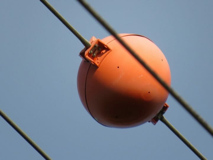 What are these spheres you can see on high voltage power lines? | Nodum.org